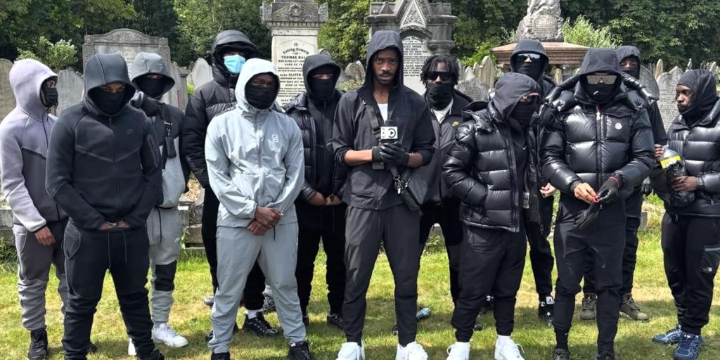 Schock: Rapper dreht Musikvideo an Grab von Rivalen! - BlackBeats.FM